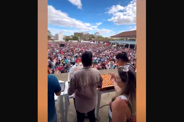 APAE de Muriaé reúne milhares de pessoas para sorteio de carros em ...