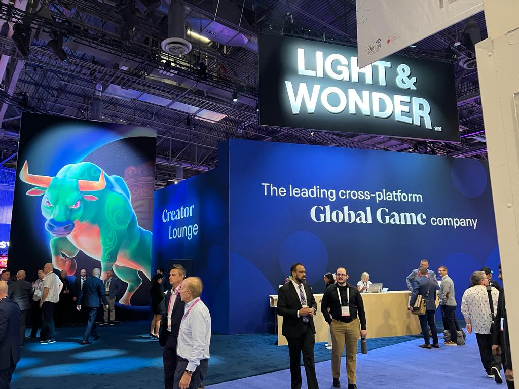 Primeiro dia da G2E com muitas inovações e uma multidão enérgica de ...