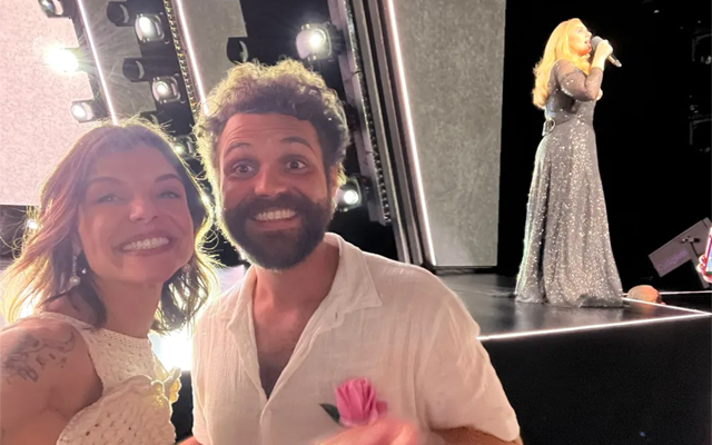 Adele catches the bouquet and becomes 'godmother' to couple from São ...