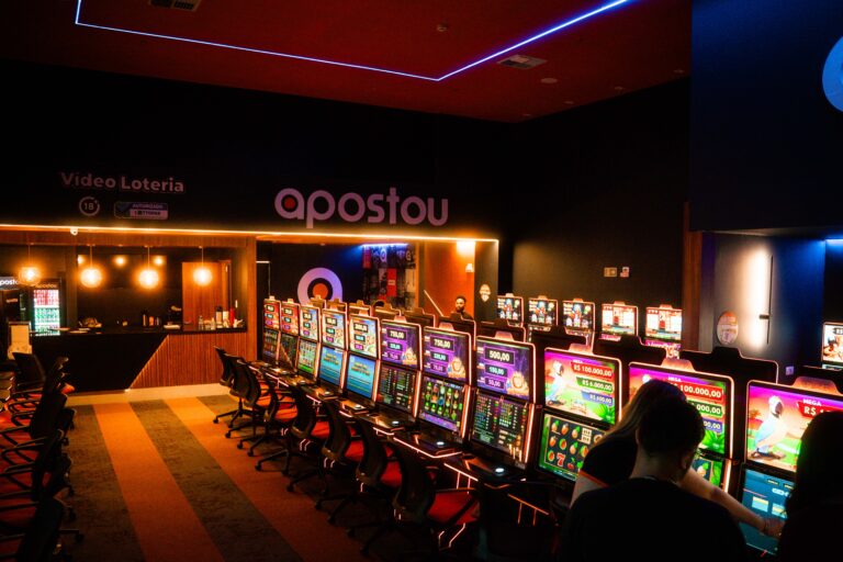 Apostou opens a video lottery room at Jockey Plaza Shopping, one of the ...